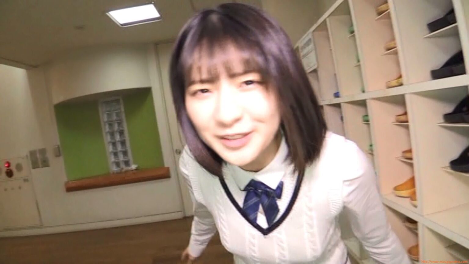 山田南実 制服姿「99枚」2人きりの教室パート1 DVD 「みなみかぜ」2020 | 水着グラビア