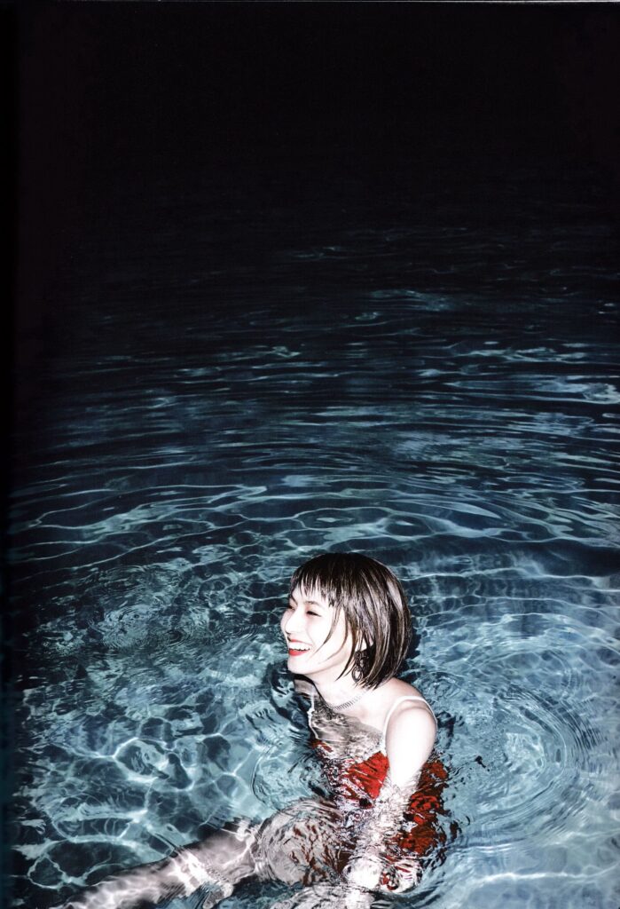 SCANDALのHARUNAが魅せる 圧巻の水着グラビアコレクション | 水着グラビア