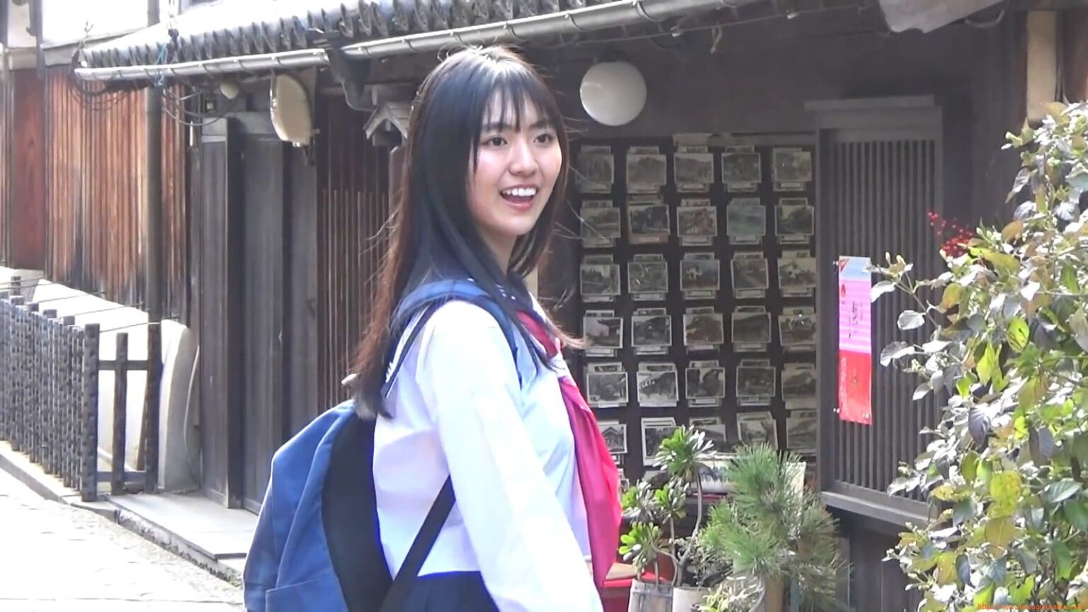 豊田ルナが故郷広島で撮影した水着グラビアが話題になっています。 | 水着グラビア