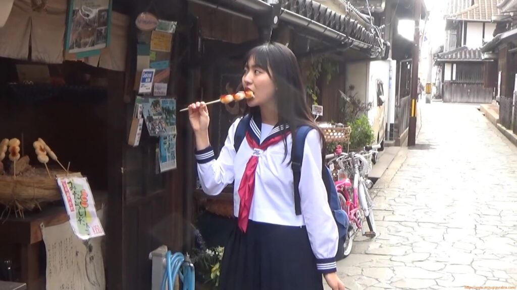 豊田ルナが故郷広島で撮影した水着グラビアが話題になっています。 | 水着グラビア