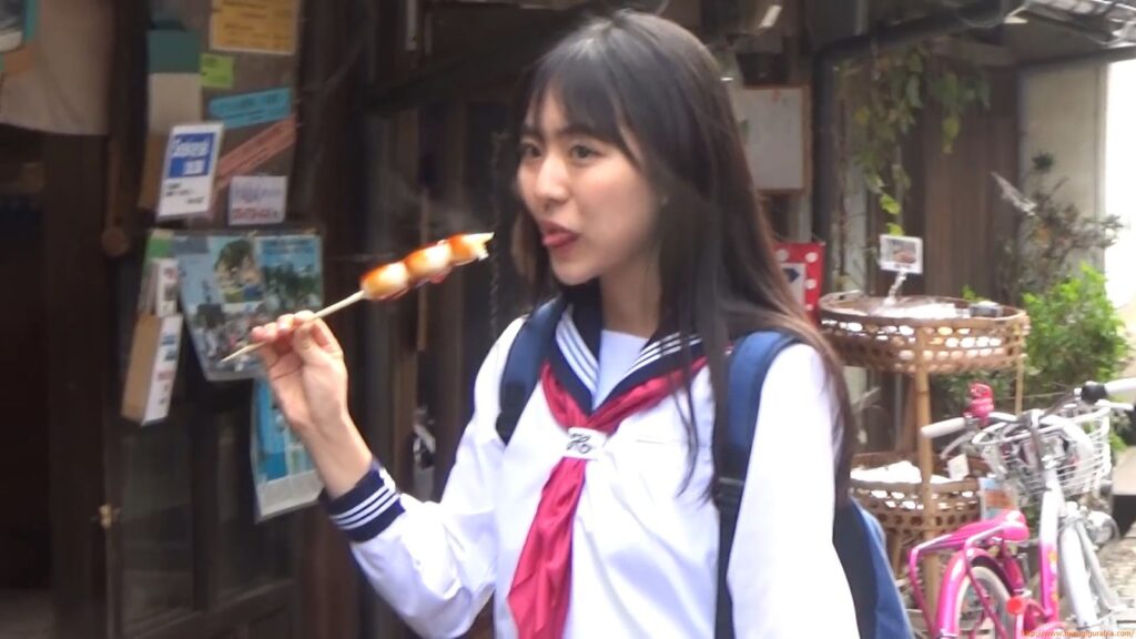 豊田ルナが故郷広島で撮影した水着グラビアが話題になっています。 | 水着グラビア