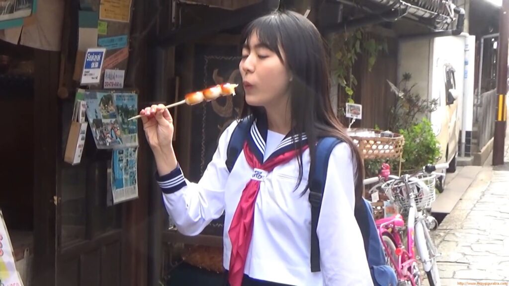 豊田ルナが故郷広島で撮影した水着グラビアが話題になっています。 | 水着グラビア